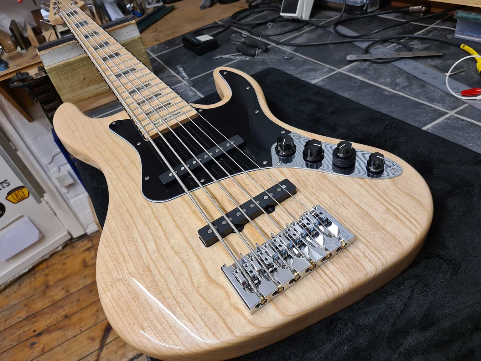 6 String Jazz Bass Specifications | Chris McIntyre Guitars